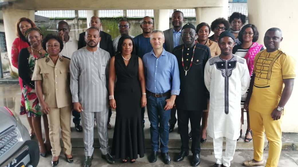 Training in the recognition of species at Cameroon Customs | ATIBT